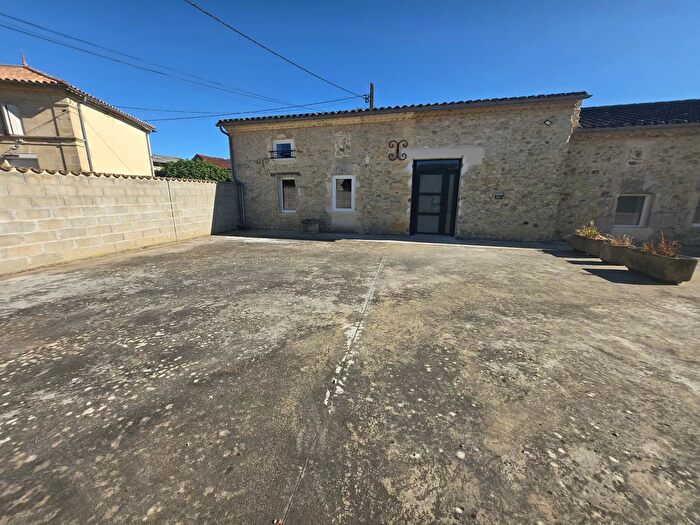 Maison 4 pièces à louer à Saint-Girons-d'Aiguevives
