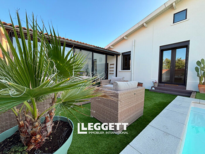 Maison à vendre - Angoulême, Saint-Ausone, Saint-Martin - 11 pièces - 5 chambres