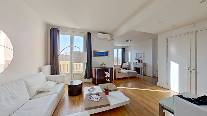 Appartement à louer - Paris e , Auteuil-Nord, Jasmin, Mirabeau - 3 pièces - 2 chambres