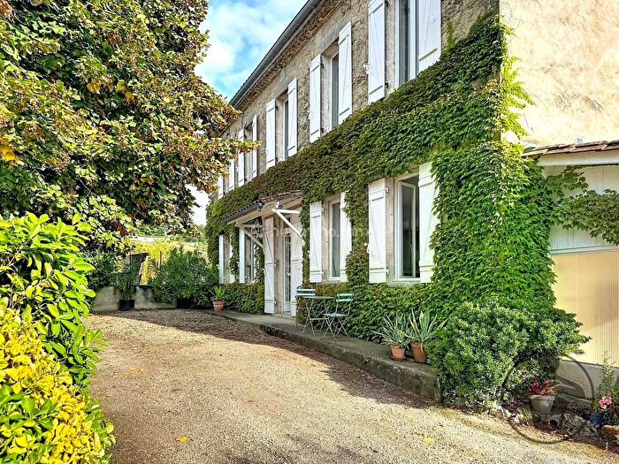 Maison 4 pièces à Villefranche-de-Lonchat, à vendre