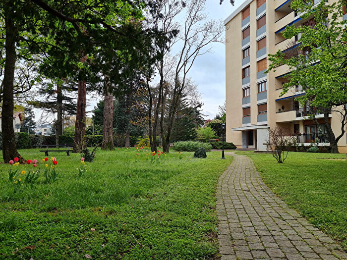 Appartement à louer - Bron, Centre-ville - 3 pièces - 2 chambres