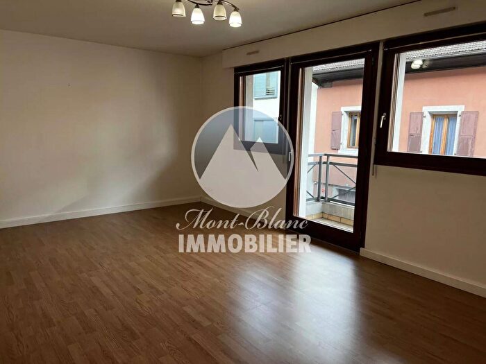 Appartement à louer - Sud-Saint Roch, Sallanches - 3 pièces - 2 chambres