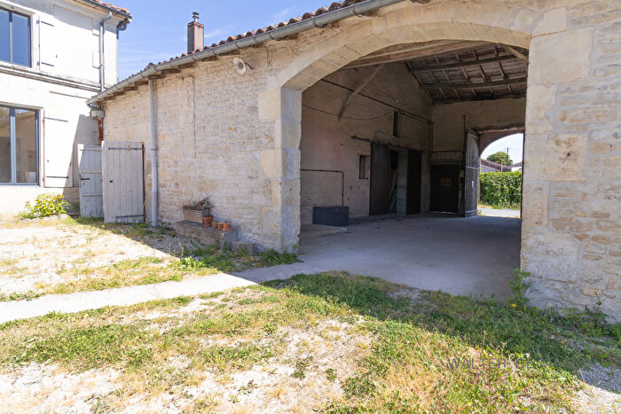 Maison 8 pièces à vendre à Brie-sous-Matha