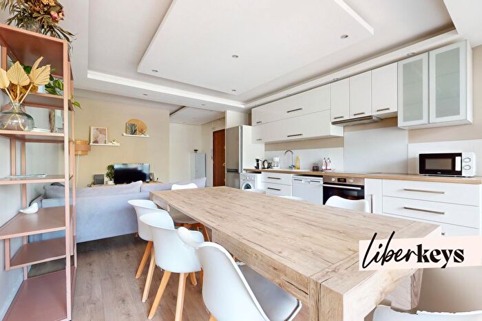 Appartement à vendre - Lyon e , Champvert, Gorge de Loup - 6 pièces - 5 chambres