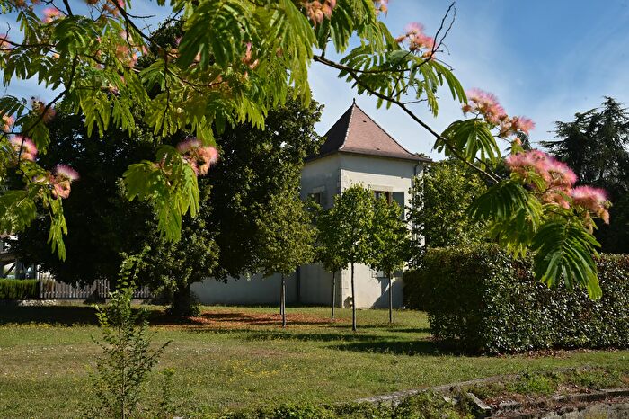 Maison à vendre - Saint-Julien-dEymet - 8 pièces - 5 chambres