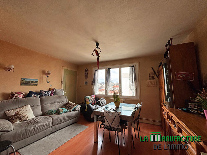 Appartement à vendre - Saint-Étienne, Crêt de Roc - 4 pièces - 3 chambres