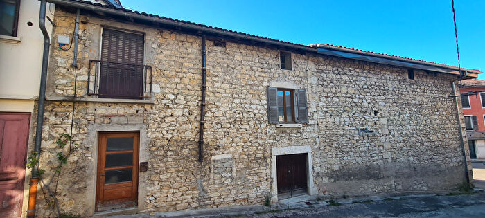 Neuville-sur-Ain : Maison 7 pièces à vendre