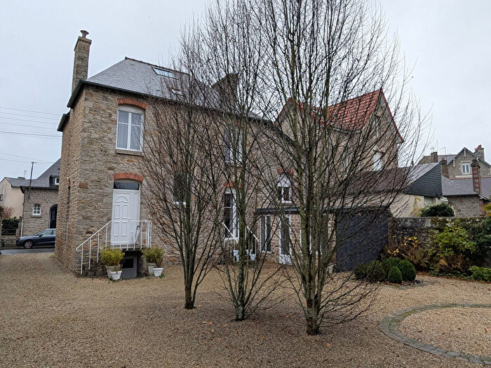 Maison à vendre - Dinan - 9 pièces - 6 chambres