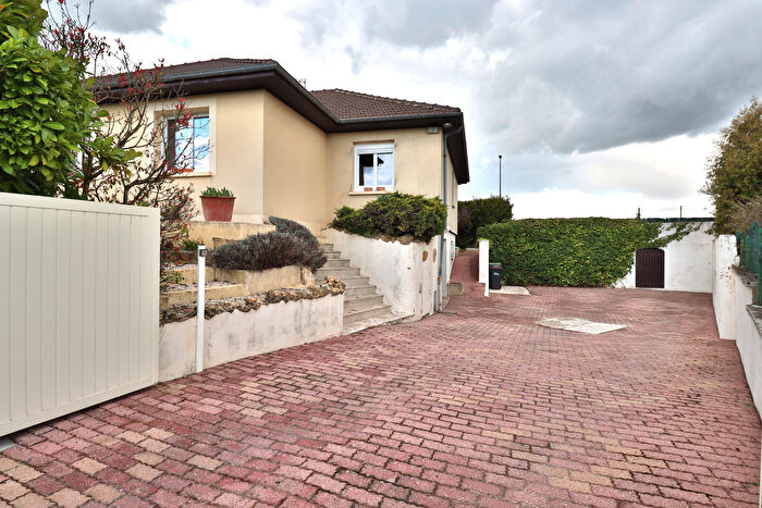 Maison à vendre - Villechétif - 5 pièces - 3 chambres