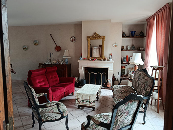 Maison à vendre - Nérondes - 8 pièces - 5 chambres