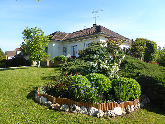 Maison à vendre - Saint-Lyé - 5 pièces - 3 chambres