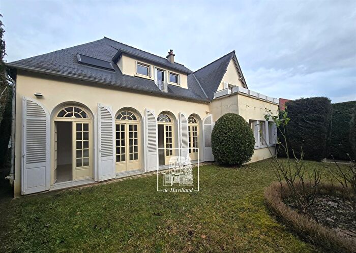 Maison à louer - Garches - 9 pièces - 4 chambres