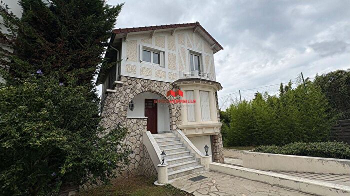 Maison à louer - Bord de Seine-Les Martinets, Rueil-Malmaison - 5 pièces - 2 chambres