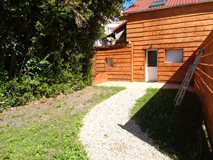 Maison à louer - Vierzon, Centre-ville - 2 pièces - 1 chambre
