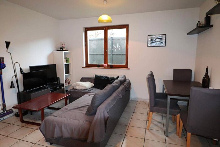 Appartement à louer - Clairmarais-Charles Arnould, Reims - 3 pièces - 2 chambres