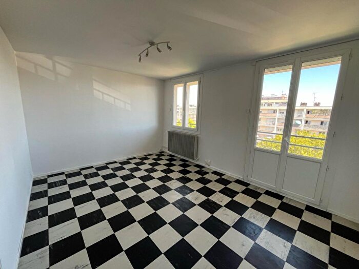 Appartement à louer - Roanne, Fontquentin - 4 pièces - 3 chambres