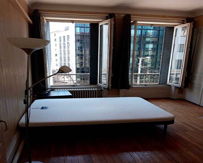 Appartement à louer - Brotteaux, Lyon ème arrondissement - 4 pièces - 8 chambres