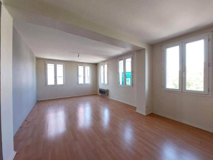 Blin Gare, Elbeuf : Appartement 3 pièces à louer