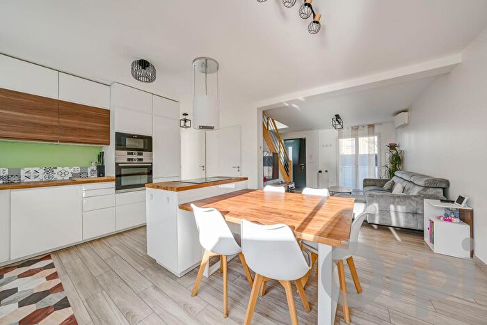 Maison à vendre - Mandres-les-Roses - 5 pièces - 4 chambres