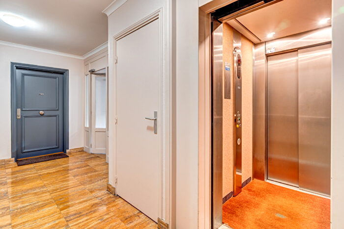 Appartement à vendre - Saint-Germain-en-Laye, Centre-ville, Quartiers forestiers - 3 pièces - 2 chambres