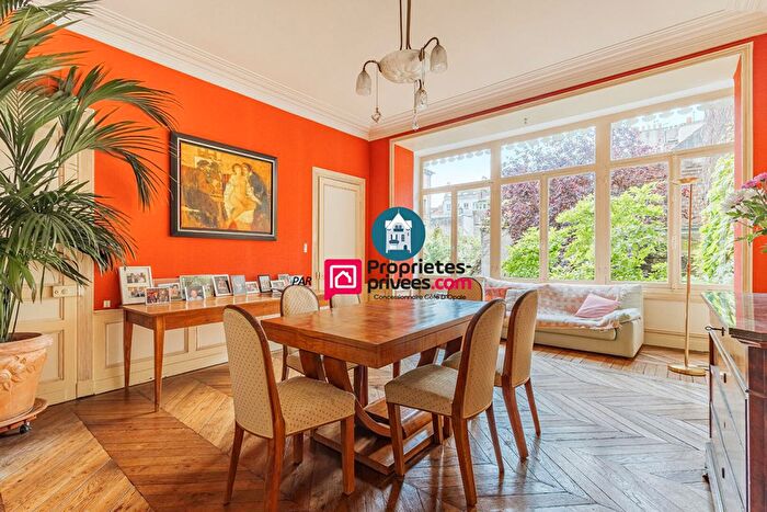 Maison à vendre - Boulogne-sur-Mer, Basse-ville - 15 pièces - 11 chambres