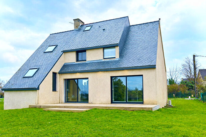 Maison à vendre - Saint-Carné - 8 pièces - 5 chambres