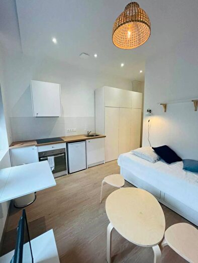 Appartement à louer - Centre Ville, Saint-Quentin - 1 pièce