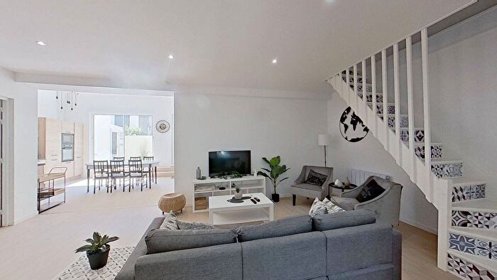 Maison à louer - Neuilly Epoque, Villemomble - 7 pièces - 6 chambres