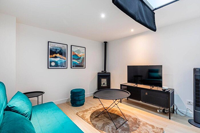 Appartement à louer - Monesse-Roger Salendro, Chaville - 2 pièces - 1 chambre