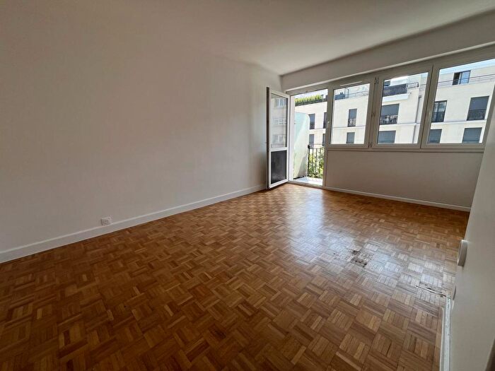 Courbevoie, Marceau République : Appartement 3 pièces à vendre