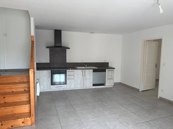 Appartement à louer - Sud, Pont-Saint-Esprit - 3 pièces - 2 chambres