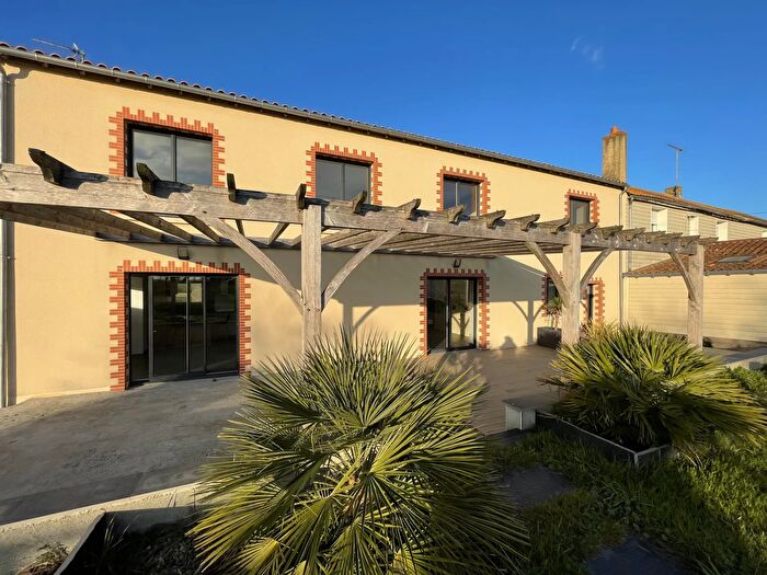 Maison à vendre - Jallais - 6 pièces - 5 chambres