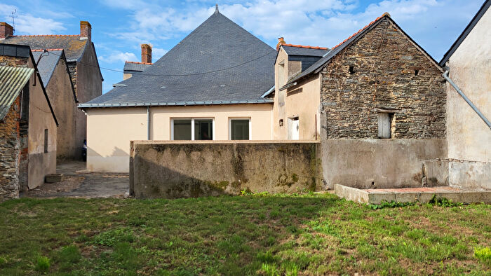 Maison 4 pièces à vendre à La Chapelle-Glain