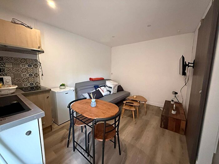 Appartement à louer - Rue de Lille-Faubourg dArras, Béthune - 1 pièce