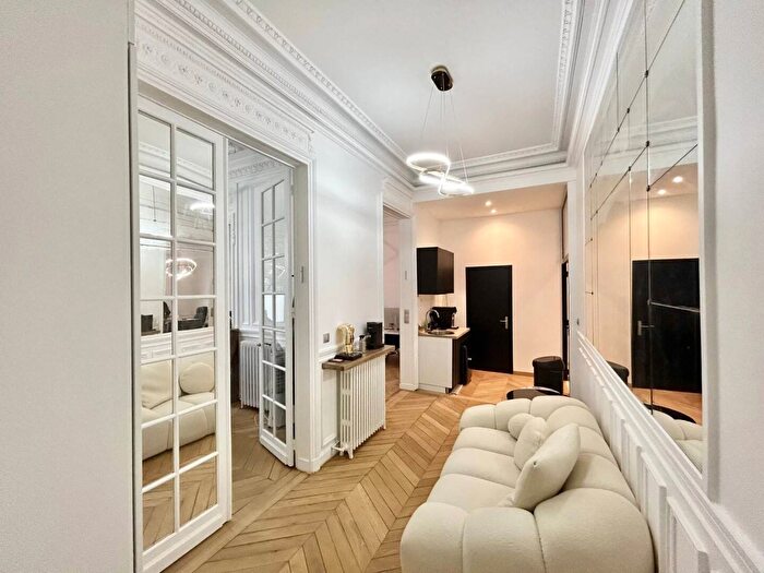 Porte Dauphine, Paris 16ème arrondissement : Appartement 4 pièces à louer