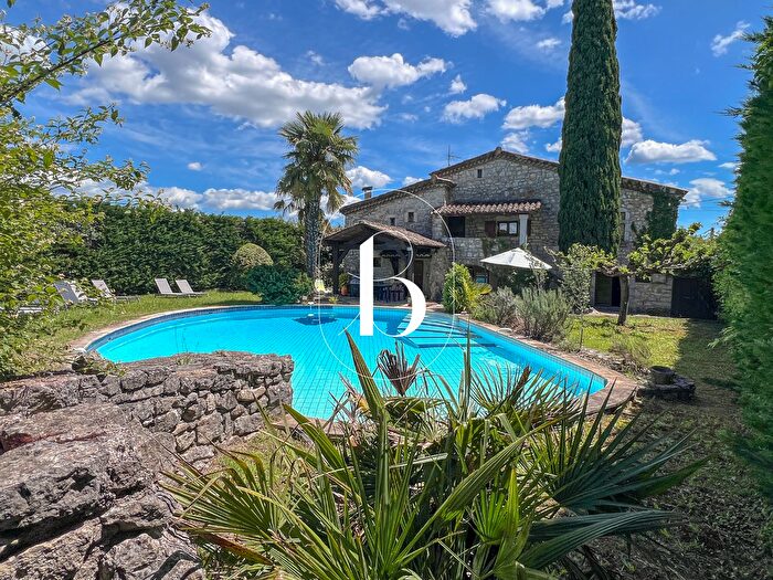 Maison 12 pièces à vendre à Ruoms