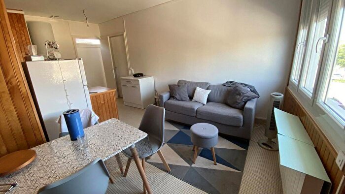 Appartement à louer - La Tour-de-Salvagny - 2 pièces - 1 chambre