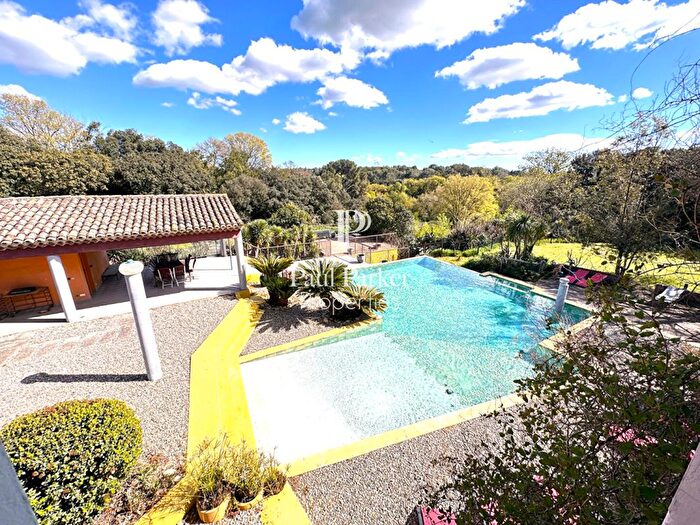 Maison à vendre - Grans - 18 pièces - 9 chambres