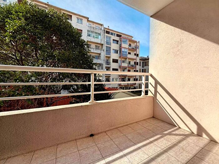 Appartement à louer - Le Port, Nice - 1 pièce