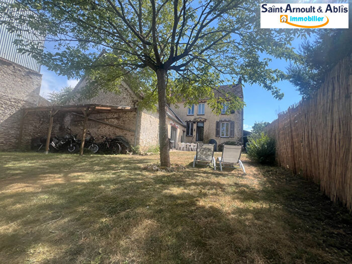 Saint-Martin-de-Bréthencourt : Maison 7 pièces à vendre