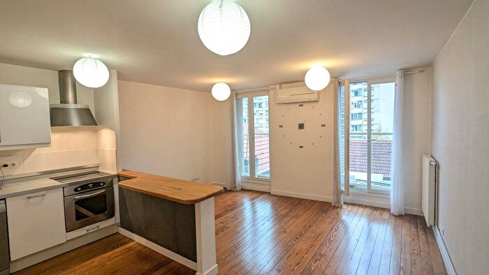 Appartement à louer - Le Centre-Centre Ville, Roanne - 3 pièces - 2 chambres