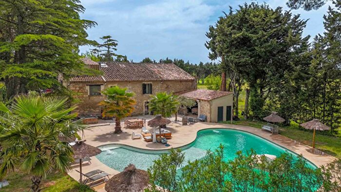 Maison à vendre - Rognonas - 10 pièces - 9 chambres