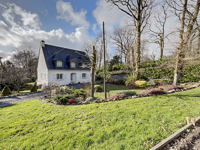 Maison à vendre - La Roche-Maurice - 8 pièces - 5 chambres