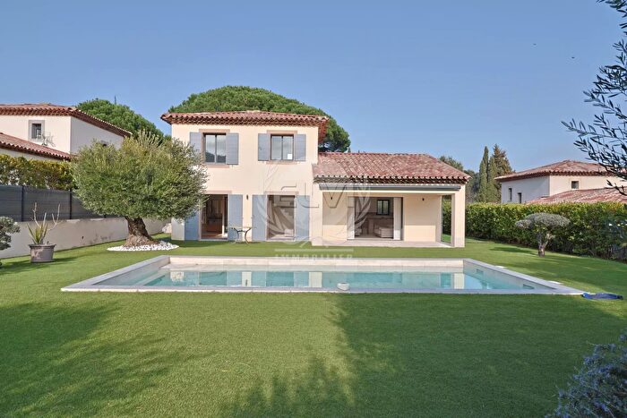 Maison à vendre - Le Plan-de-la-Tour - 4 pièces - 3 chambres