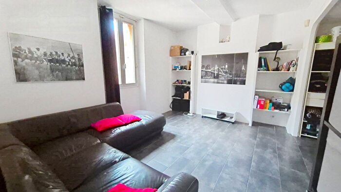 Appartement à louer - Vieille Ville, Antibes - 2 pièces - 1 chambre