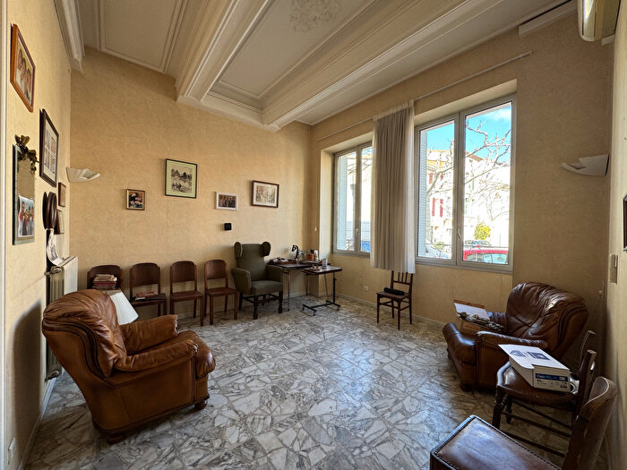 Maison à vendre - Coursan - 8 pièces - 6 chambres