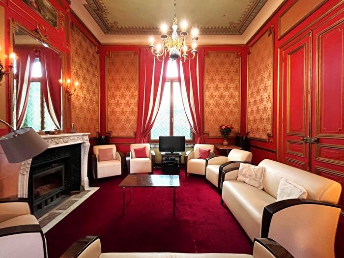 Maison à vendre - Fourmies, Centre-ville, Stade, Gare - 9 pièces - 5 chambres