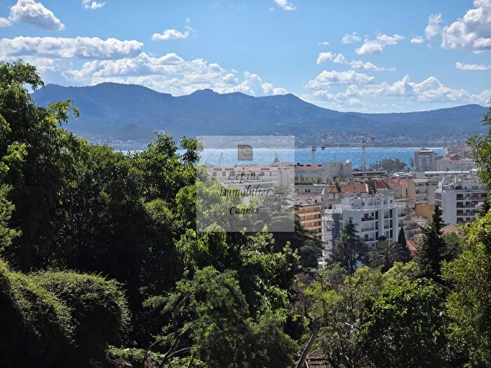 Cannes, Californie Pezou : Appartement 4 pièces à vendre