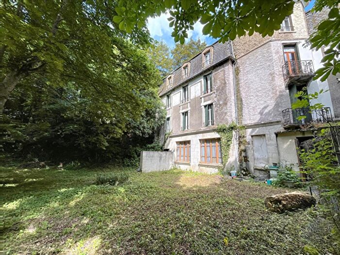 Maison à vendre - Saint-Nectaire - 16 pièces - 7 chambres