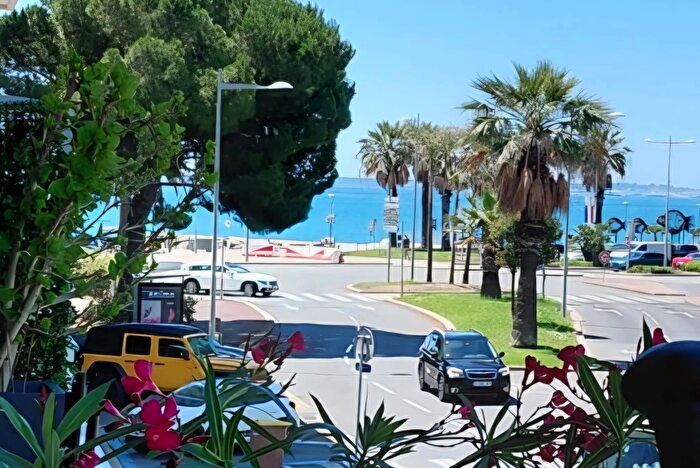 Appartement 3 pièces à vendre - Cagnes-sur-Mer, La Gare, Les Plans, Hippodrome